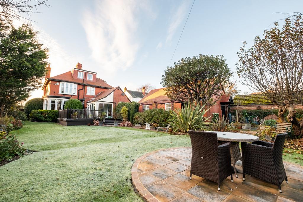 Headroomgate Road, Lytham St. Annes, FY8 5 bed detached house for sale ...