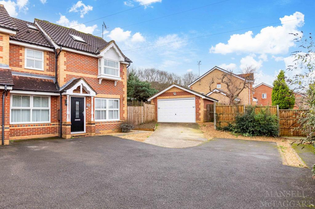 Peppard Road, Crawley RH10 4 bed semi-detached house - £465,000