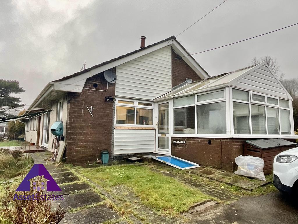 Gelli Crug Road, Abertillery, NP13 1HB 6 bed detached bungalow - £325,000