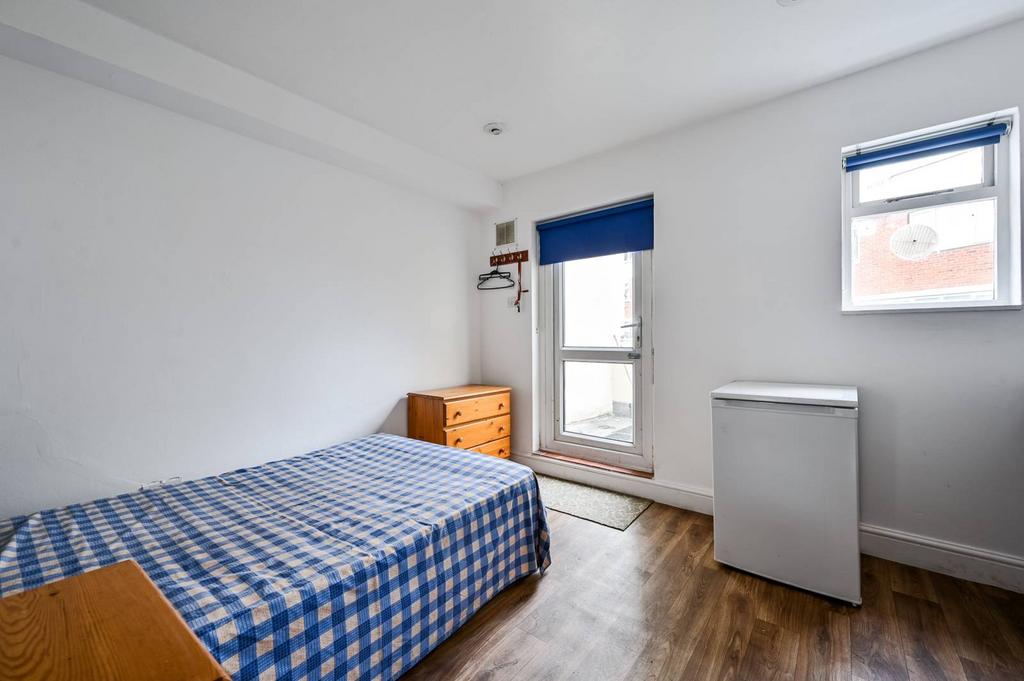 Hackney Road, Hackney, London, E2 Studio - £1,100 pcm (£254 pw)