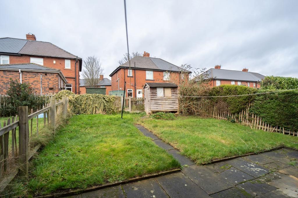 Overthorpe Avenue, Dewsbury, WF12 4 bed semi-detached house - £170,000