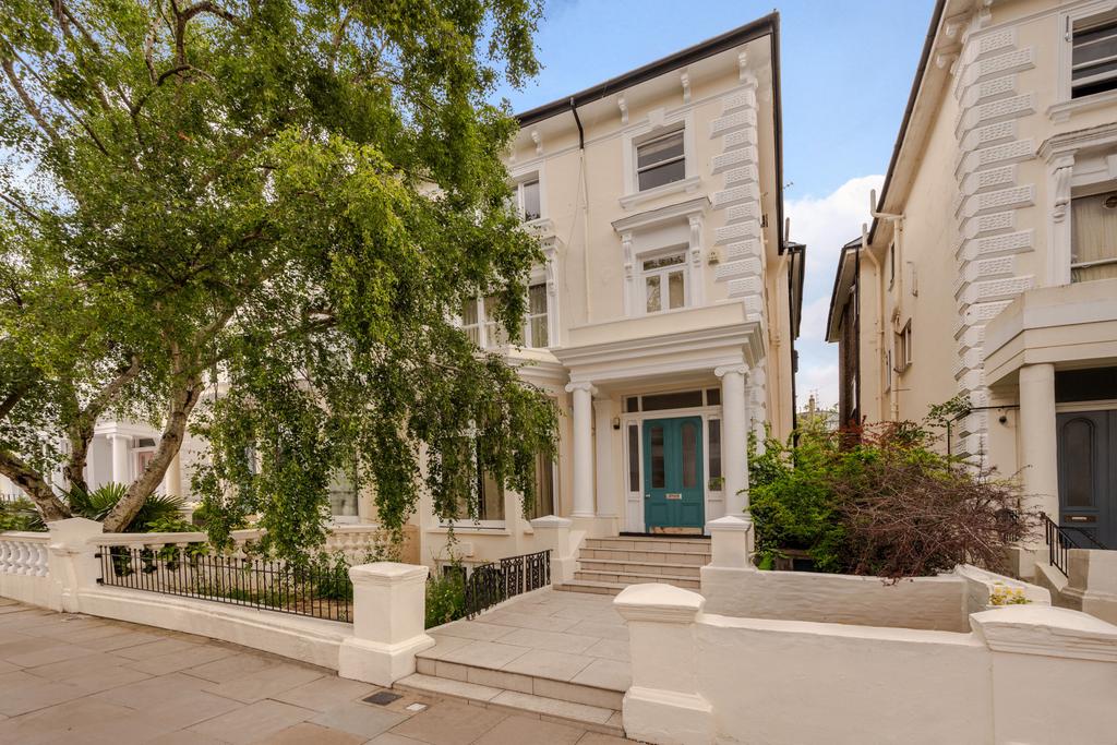 Belsize Square, Belsize Park, London 3 bed flat - £1,425,000