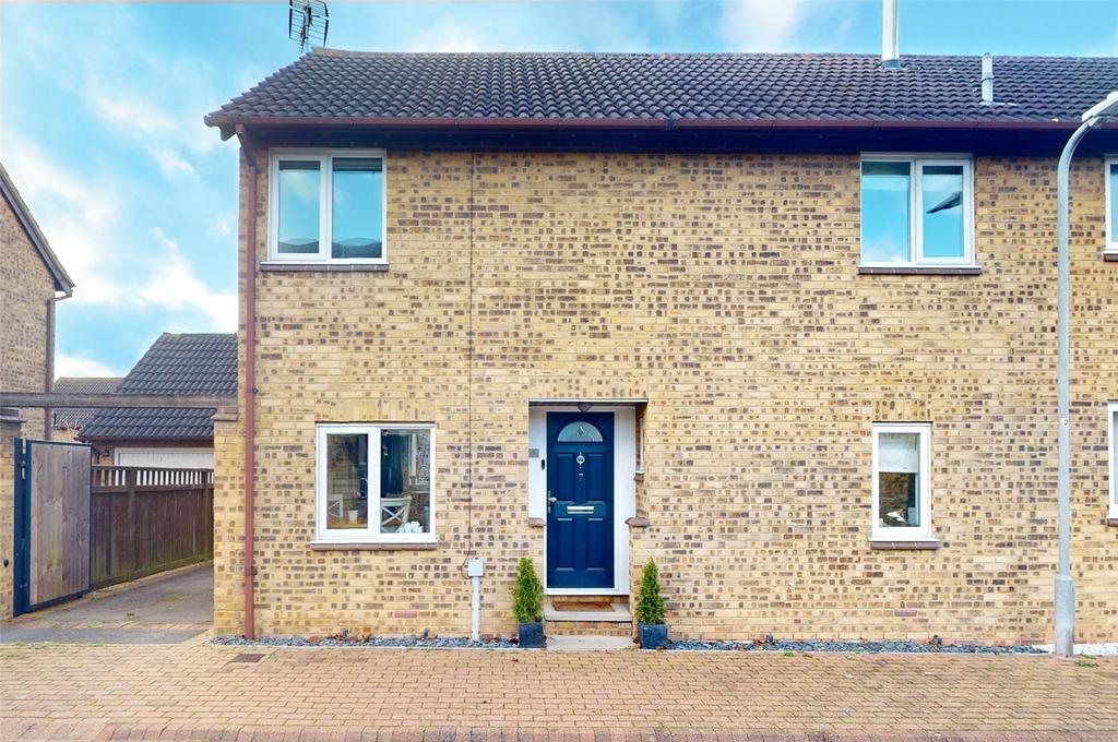 Dovedale Close, Langdon Hills... 3 bed semi-detached house - £375,000