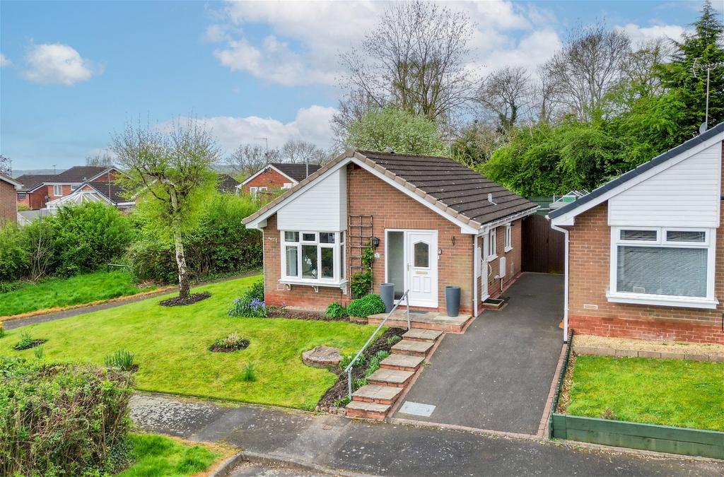 Offenham Close, Church Hill North... 2 bed detached bungalow - £275,000