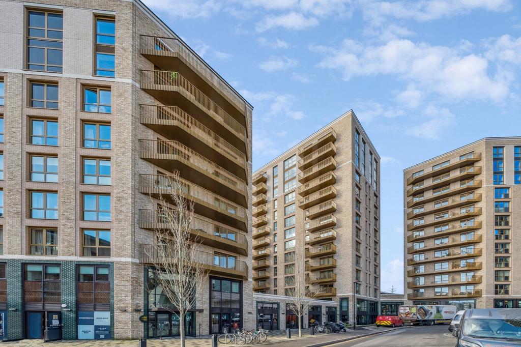 Hive House, 18 Capital Interchange... 2 bed flat - £2,750 pcm (£635 pw)