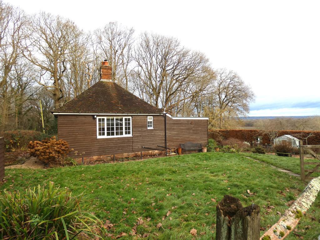 Hush Heath Hill, Cranbrook, Kent... 2 bed detached house - £1,700 pcm ...