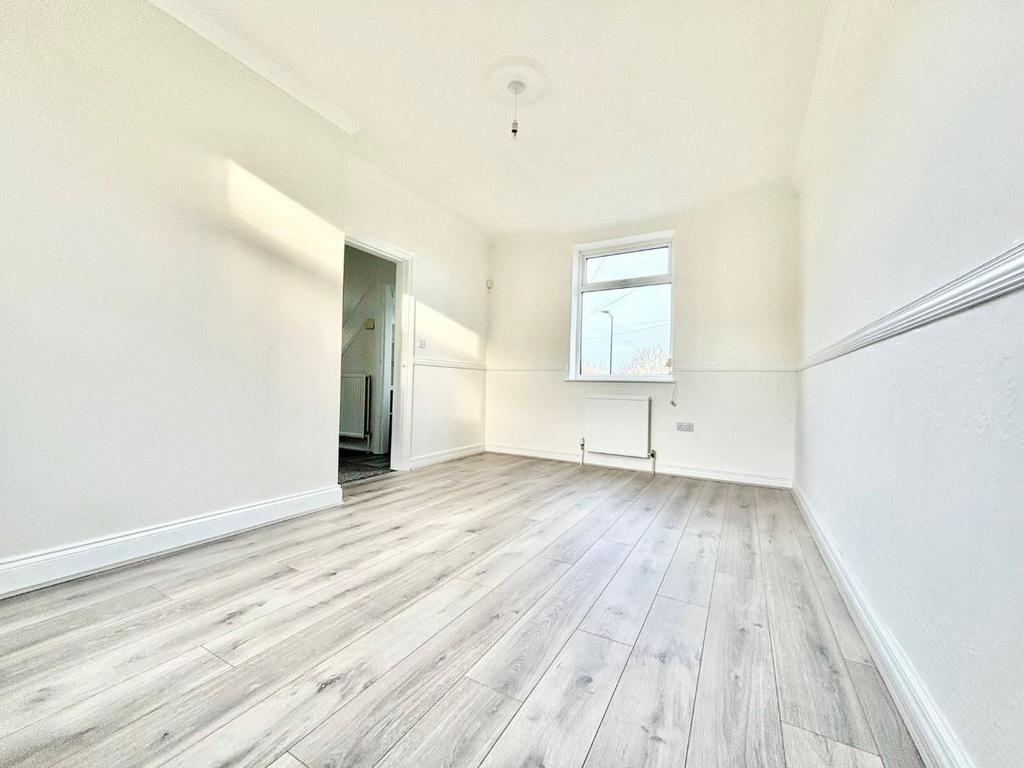 Deerlands Avenue, Sheffield, S5 7WU 2 bed semi-detached house - £880 ...