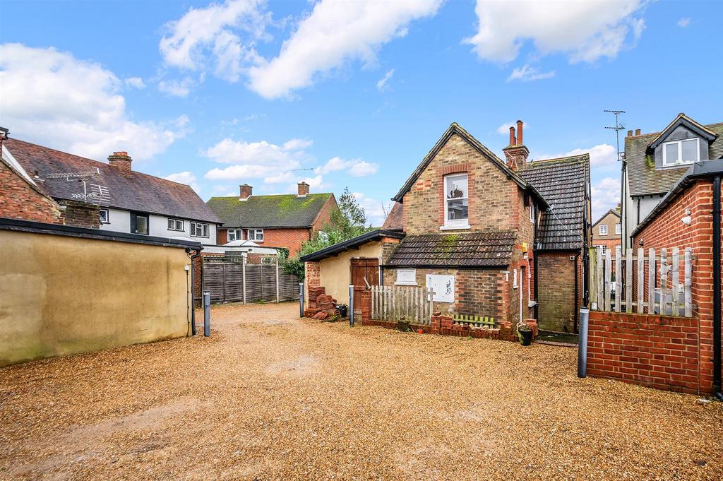 Walton Street, Walton On The Hill... 2 bed maisonette - £1,650 pcm (£ ...