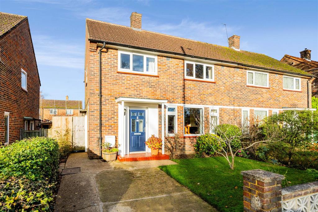 Bletchingley Road, Merstham RH1 3 bed house - £450,000