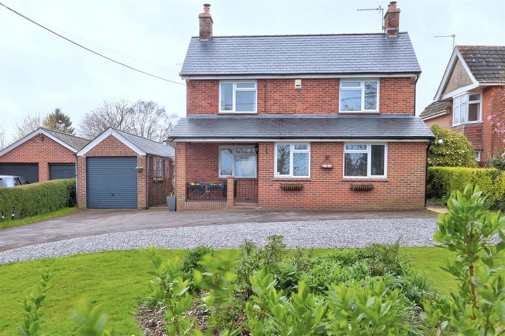 Salisbury Road, Ower, Hampshire 4 bed detached house - £795,000