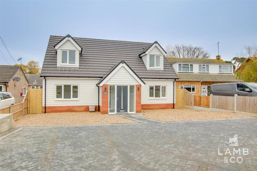 Oakmead Road, Clacton-On-Sea CO16 5 bed detached house - £450,000