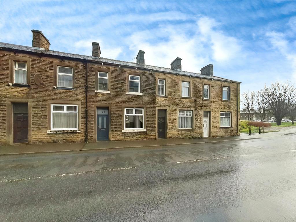 Essex Street, Barnoldswick... 3 bed terraced house - £650 pcm (£150 pw)