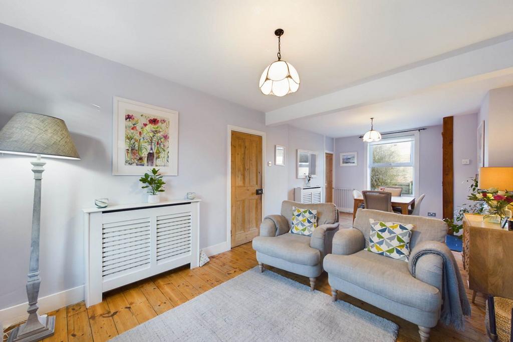 Cowper Road, Boxmoor 4 bed semi-detached house - £550,000