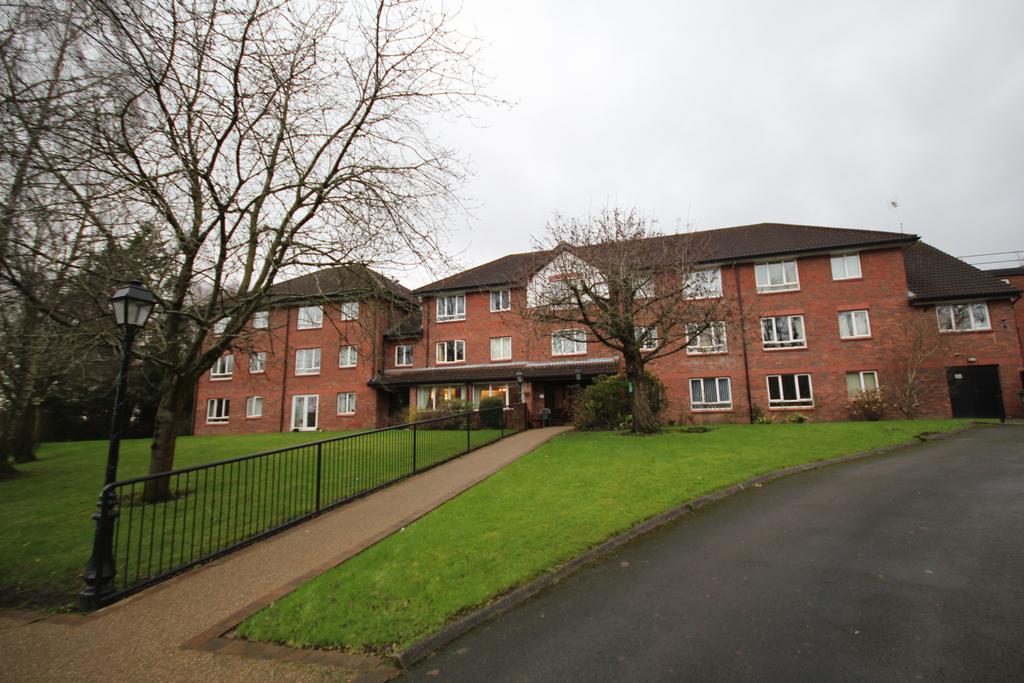 The Hawthorns, M32 8QA 2 bed flat - £145,000