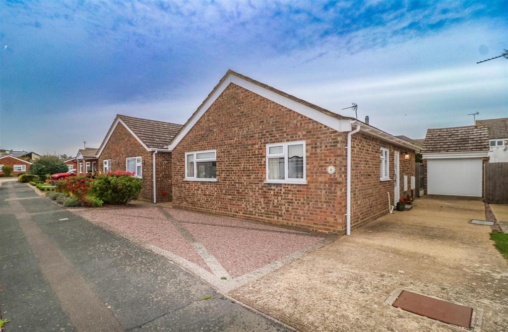 Heathlands, Thorrington, Colchester 2 bed semi-detached bungalow - £ ...