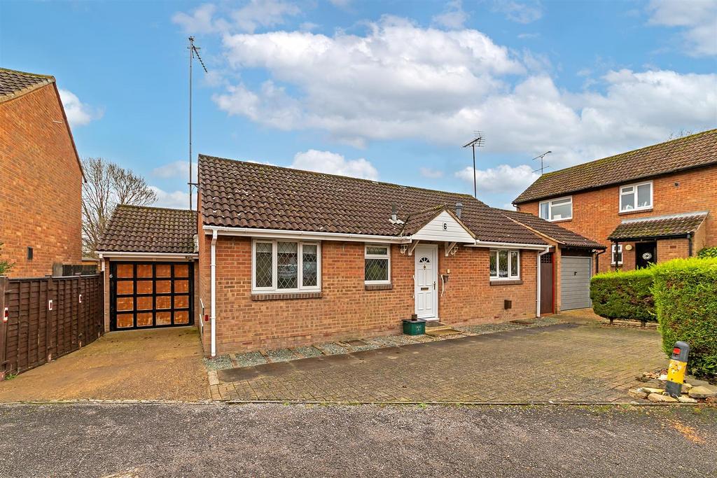 Ripon Way, St. Albans 3 bed detached bungalow - £485,000