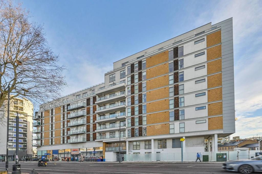 Frances Wharf, Limehouse, London, E14 2 bed flat - £2,145 pcm (£495 pw)