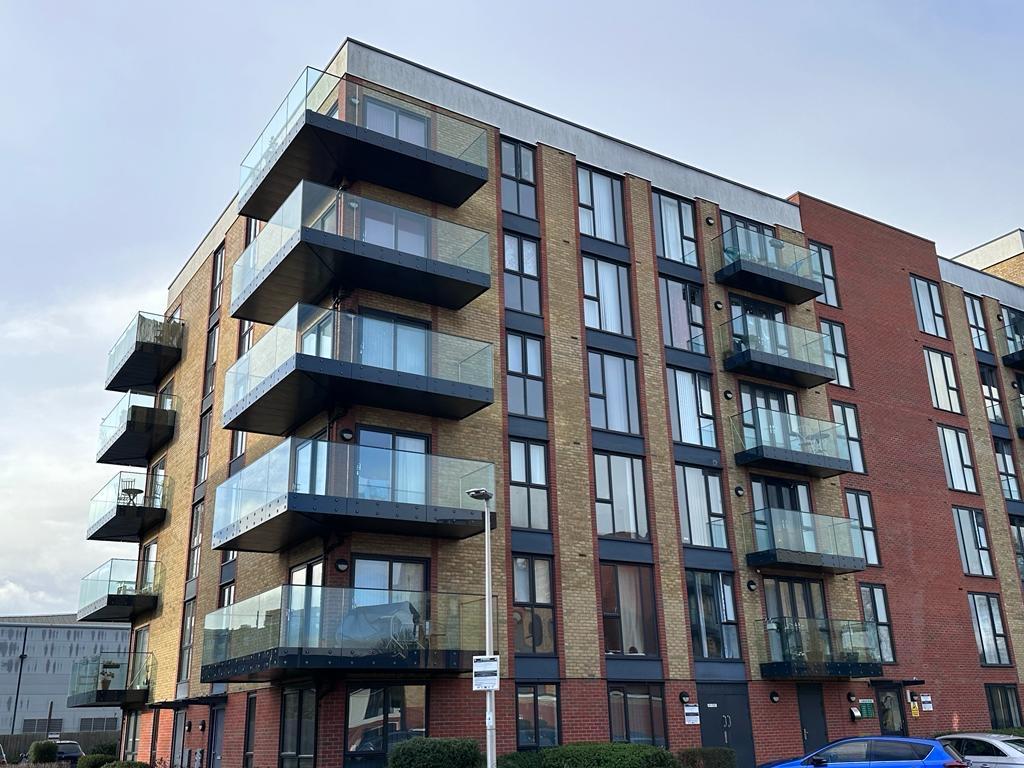 Reading, Berkshire, RG1 2 bed flat - £325,000