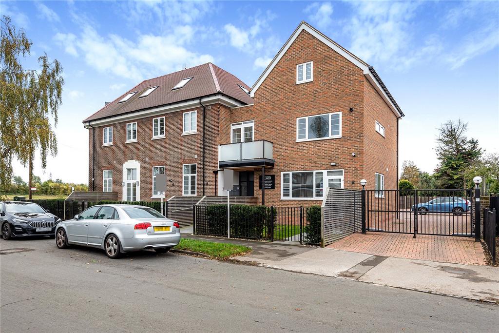 Thorney Lane South, Iver SL0 1 bed apartment - £365,000