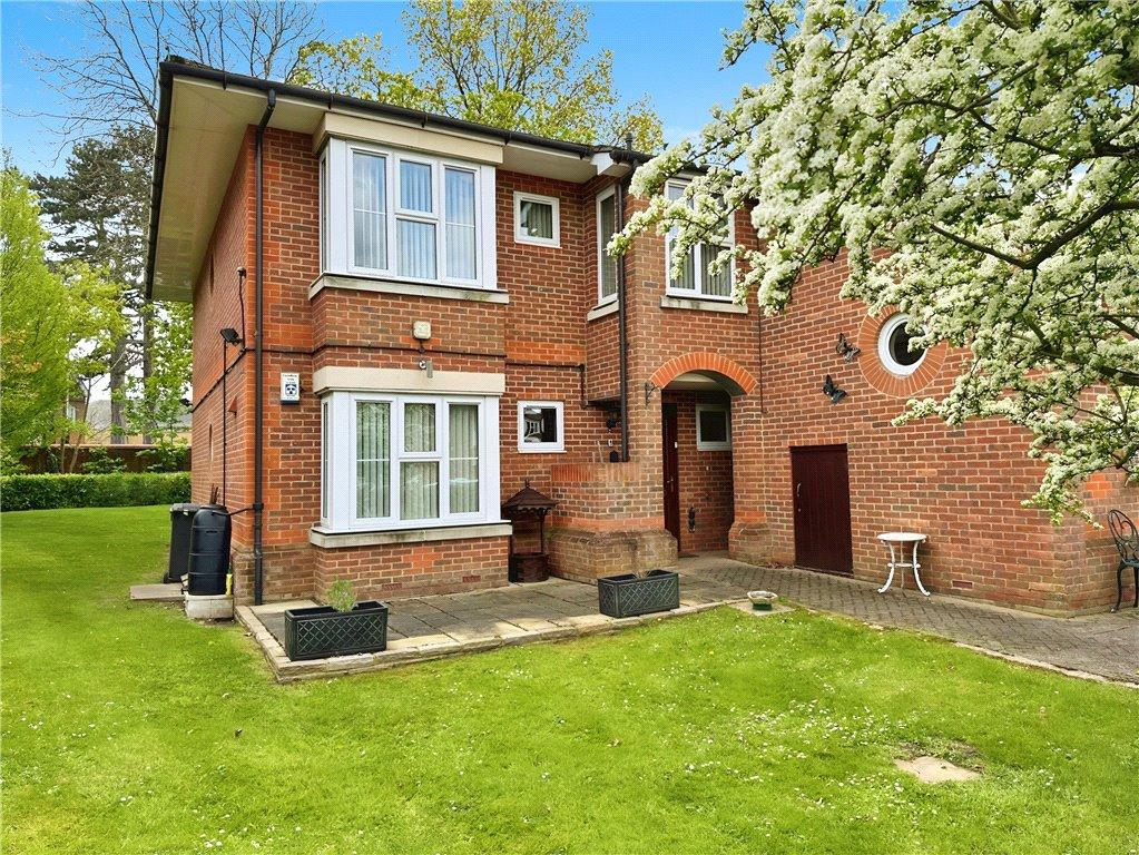 Shilling Close, Tilehurst, Reading 2 bed apartment - £210,000