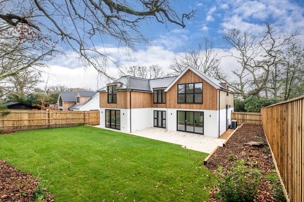 North Leigh Lane, Wimborne, Dorset, BH21 4 bed detached house for sale - £1,350,000