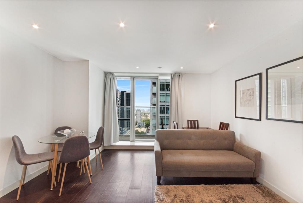 East Tower, Pan Peninsula, Canary... 1 bed apartment - £2,275 pcm (£525 pw)