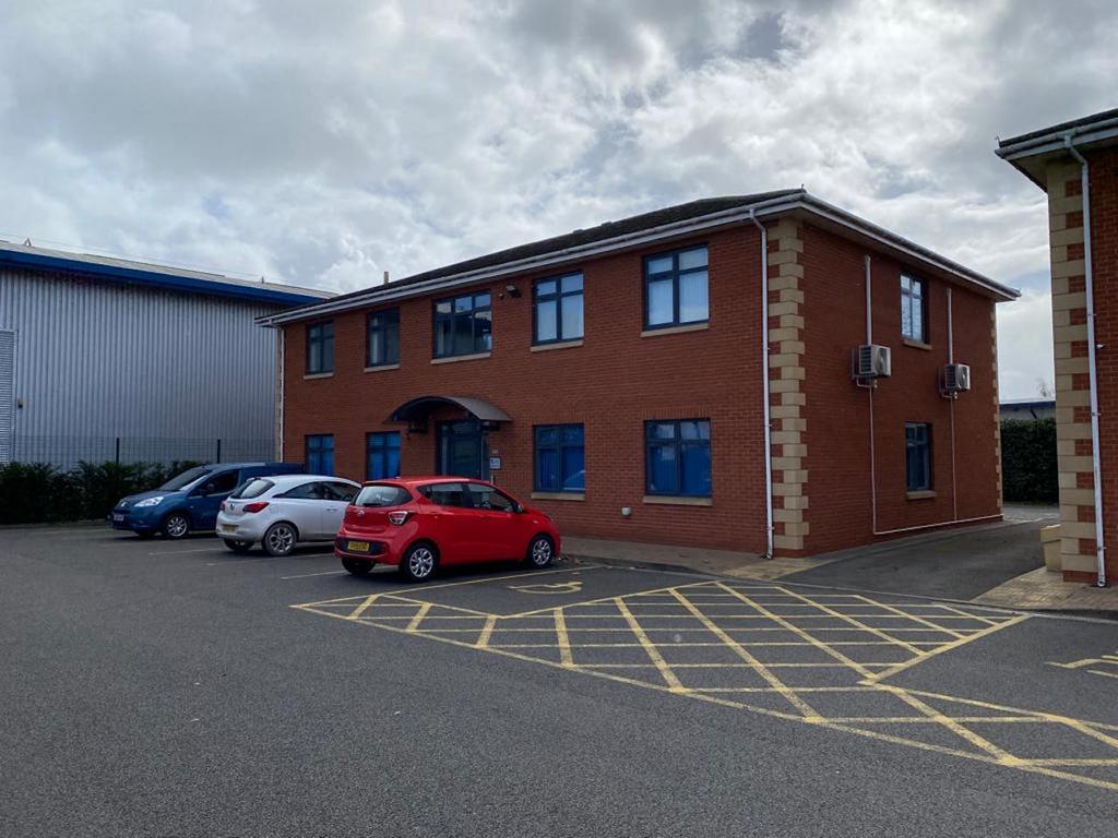 Suite A, 2 Charlesworth Court... Office - £783 pcm (£181 pw)