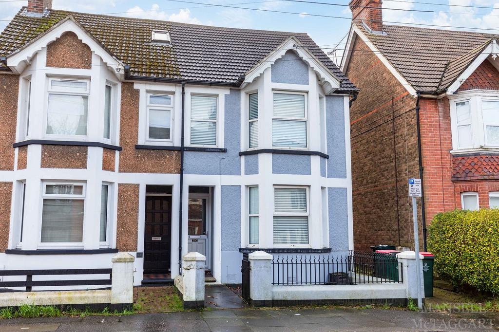 Crawley Crawley Rh11 2 Bed Semi Detached House For Sale £350 000