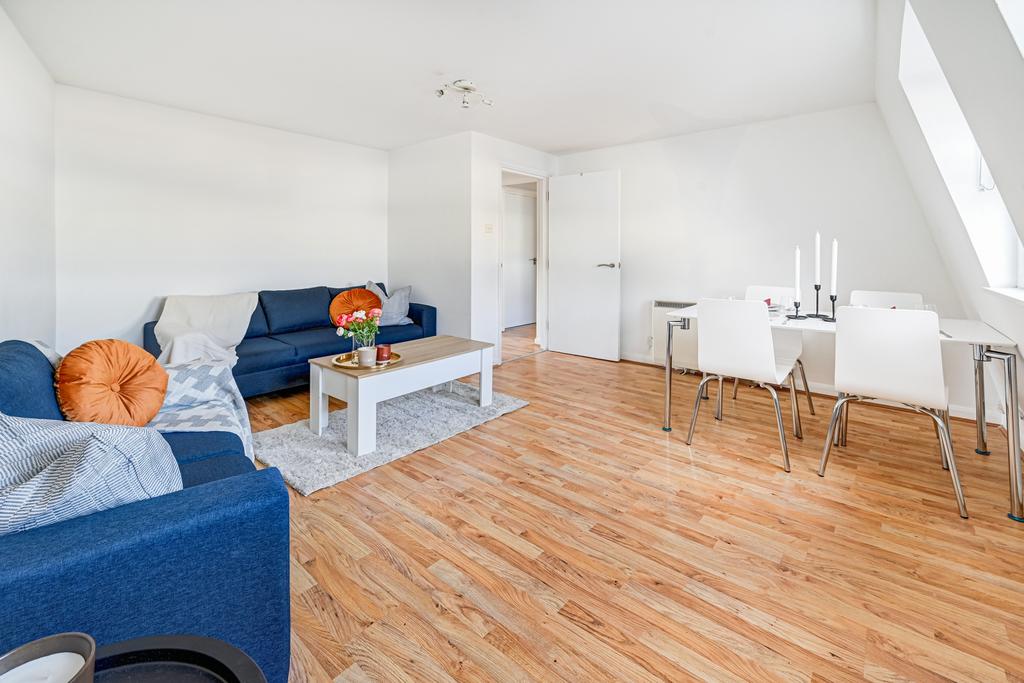 Wilton Road, London, SW1V 2 bed flat - £550,000