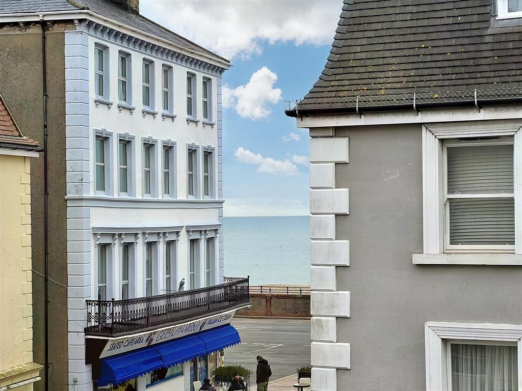 Seaside, Eastbourne 1 bed flat - £90,000