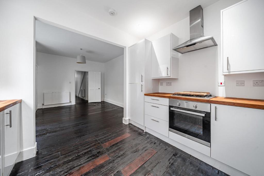 Sangley Road, London, SE6 2JP 2 bed flat - £2,000 pcm (£462 pw)