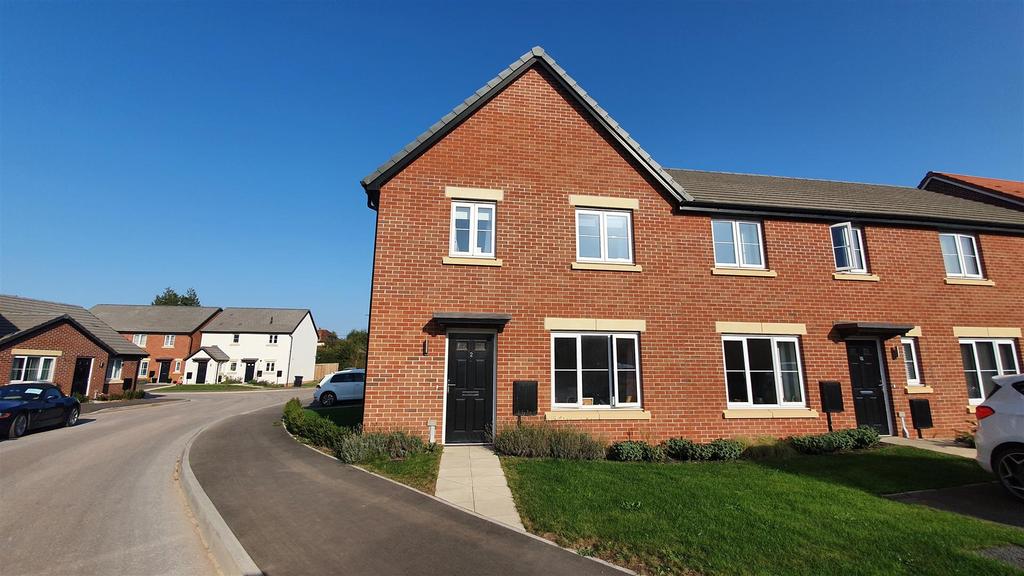 Mantley Grove, Newent GL18 3 bed semi-detached house - £140,000