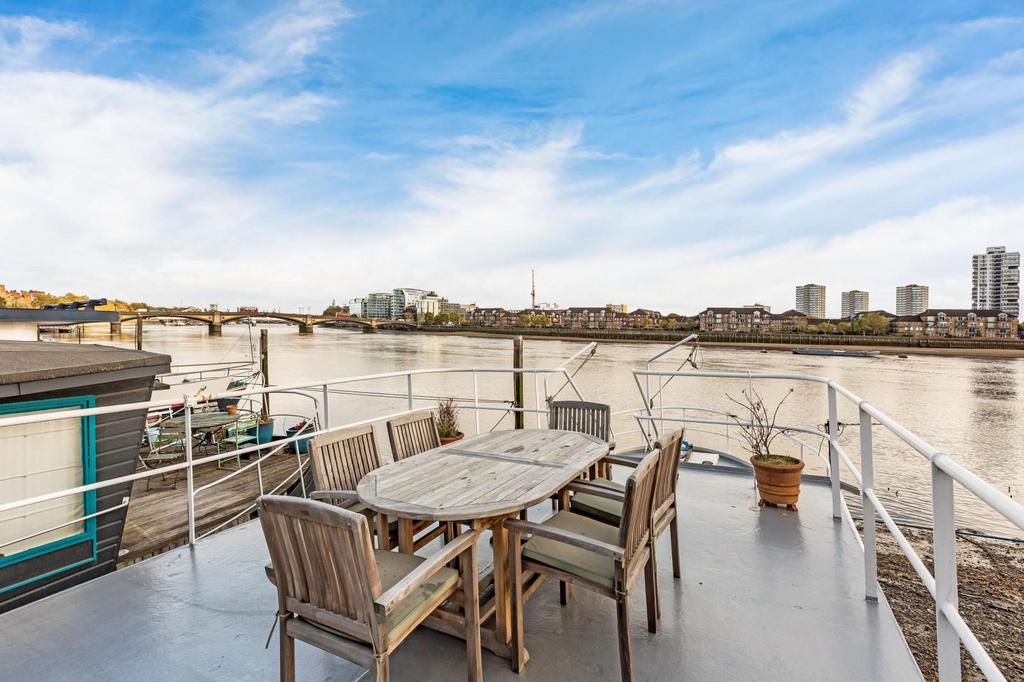 Cheyne Walk, Chelsea, SW10 2 bed houseboat - £4,200 pcm (£969 pw)