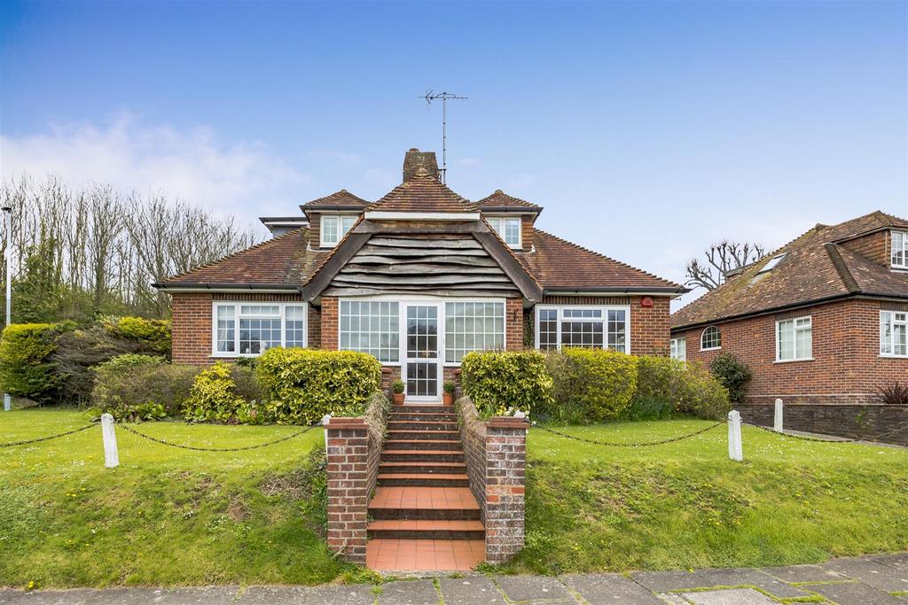 Court Close, Patcham, Brighton 3 bed detached house - £700,000