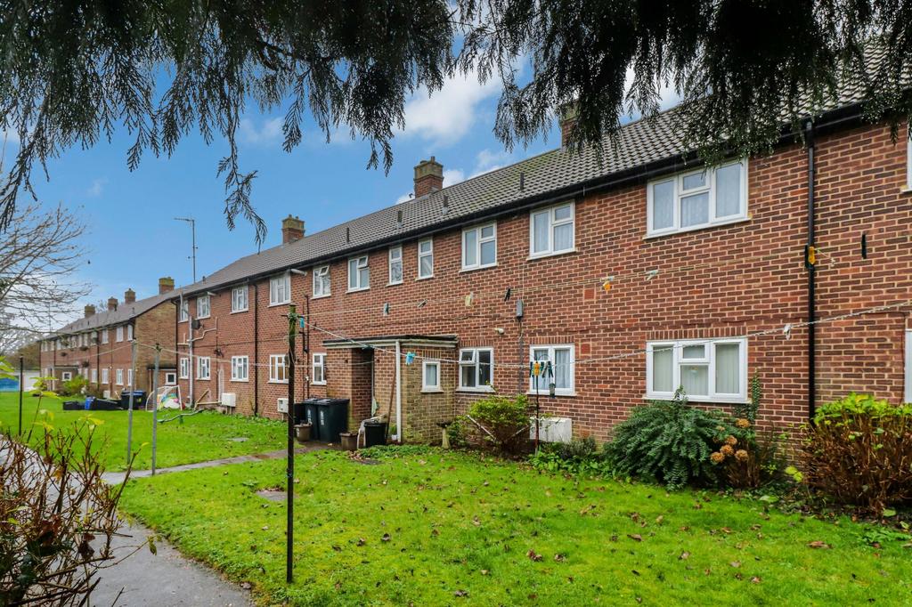 The Ferns, Beaconsfield, HP9 2 bed apartment for sale - £269,000