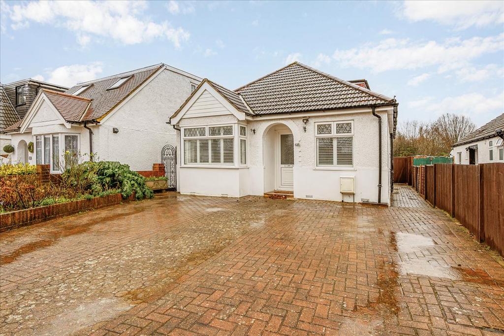 Ravenor Park Road, Greenford, UB6 4 bed bungalow - £2,999 pcm (£692 pw)