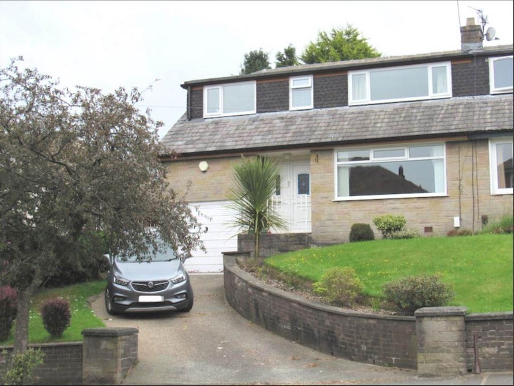 Chadderton Park Road, Oldham OL9 3 bed semi-detached house - £375,000