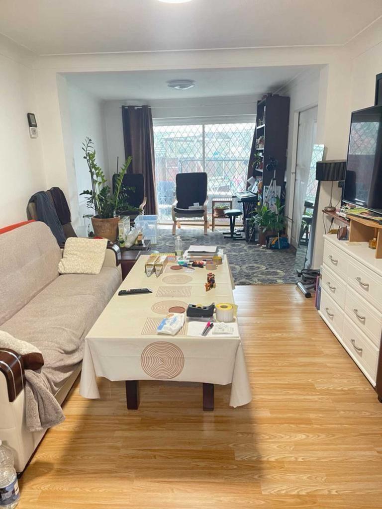 Hounslow TW5 9TD 4 bed detached house - £2,700 pcm (£623 pw)