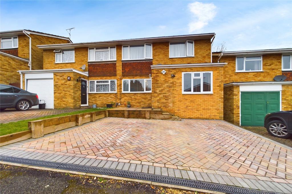 Newbery Close, Tilehurst, Reading... 4 bed semi-detached house - £410,000