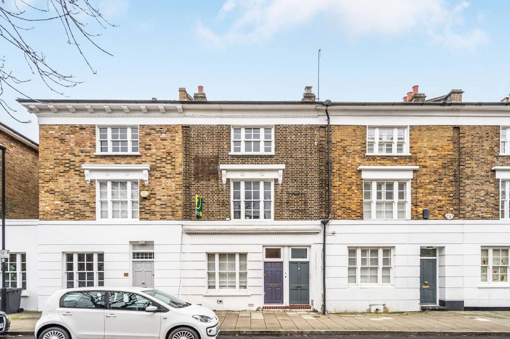 Hartington Road, Stockwell, London, SW8 2 bed maisonette - £635,000
