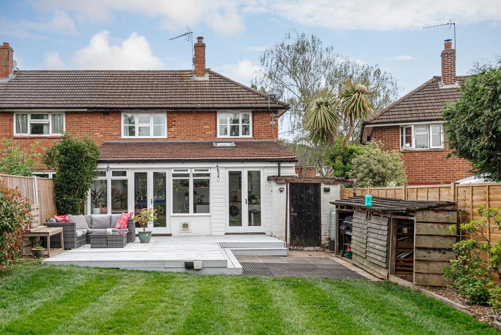 Stonny Croft, Ashtead KT21 3 bed semi-detached house - £625,000