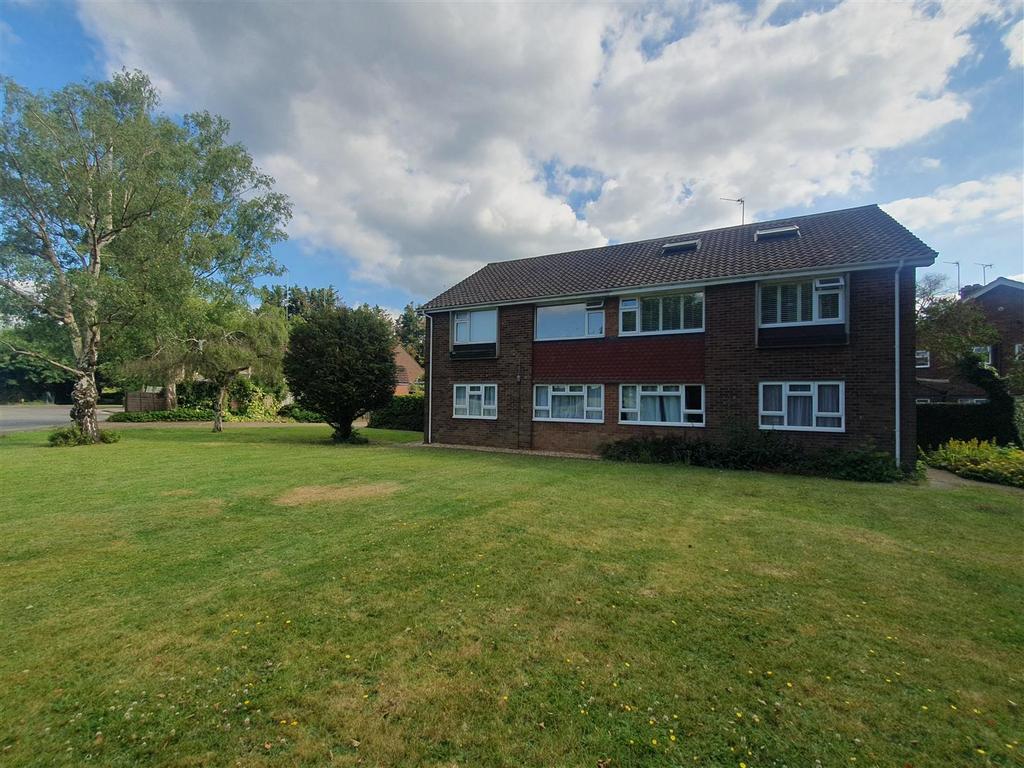Links Road, Ashtead KT21 2 bed apartment - £365,000