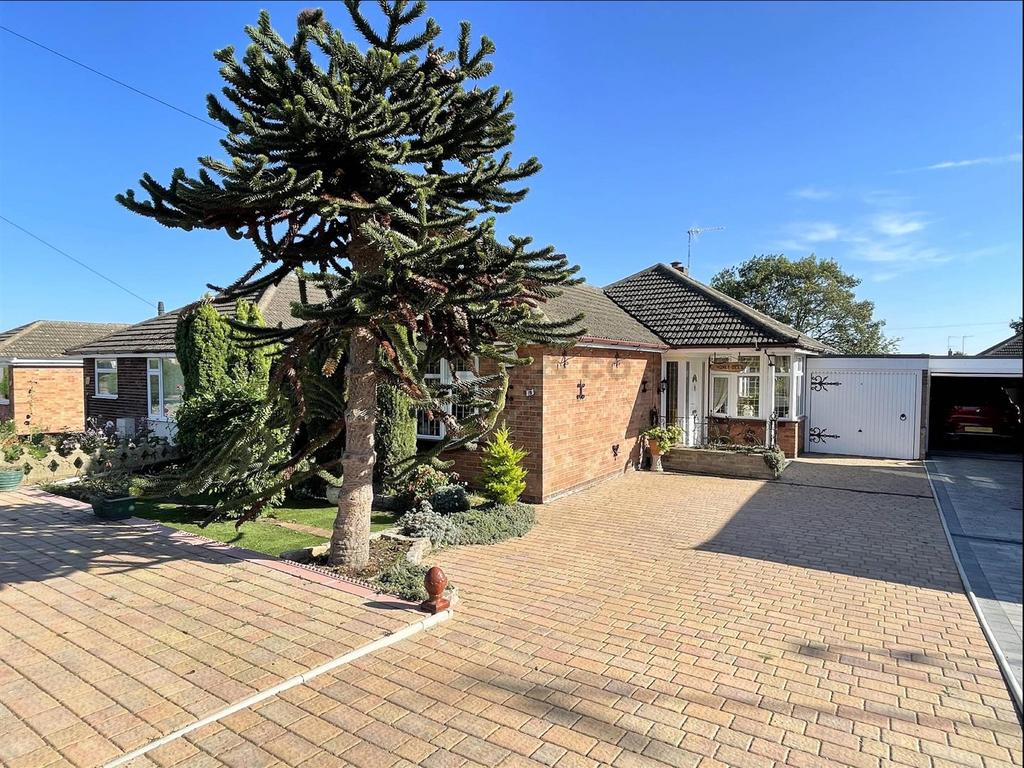 Gloucester Avenue, Oulton, Lowestoft 2 bed detached bungalow - £240,000