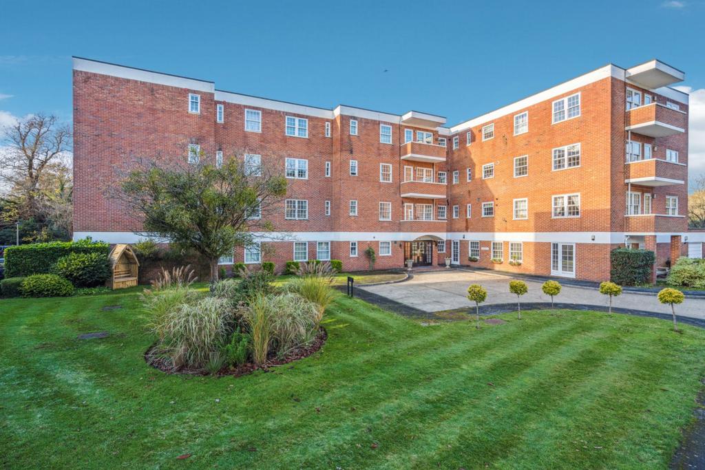 Bulstrode Court, Gerrards Cross, Buckinghamshire 2 bed flat for sale ...