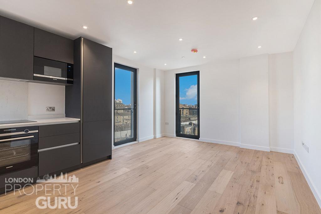 Luxe Tower, London, E1 2 bed apartment - £3,150 pcm (£727 pw)