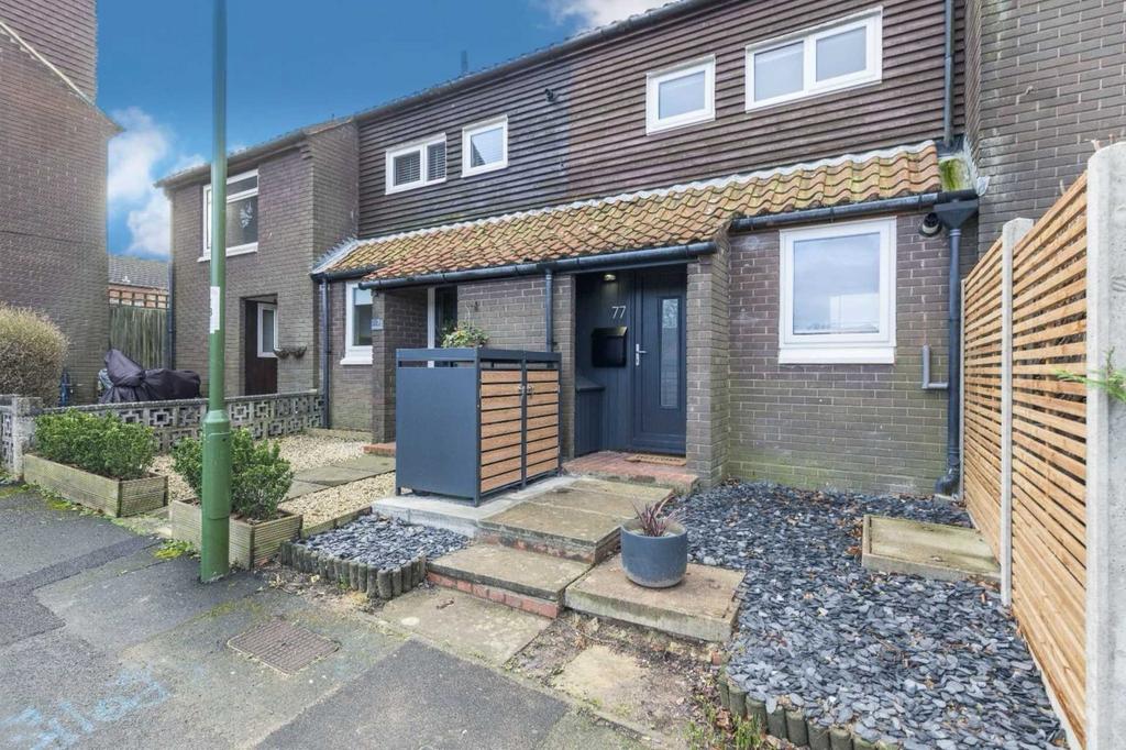 Swallowtail Road, Horsham 2 bed terraced house - £1,425 pcm (£329 pw)