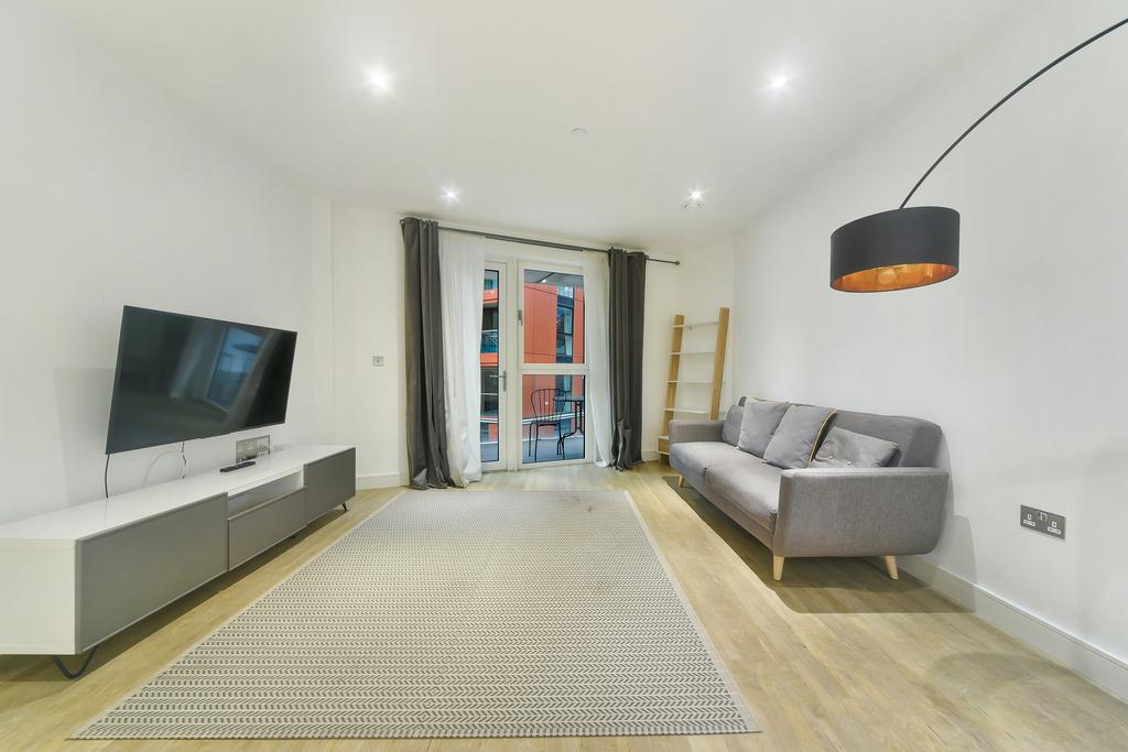 Brent House, SW8 1 bed flat - £3,000 pcm (£692 pw)