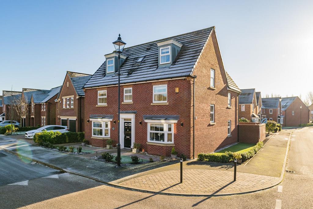 Maisemore Fields, Widnes WA8 6 bed detached house - £520,000