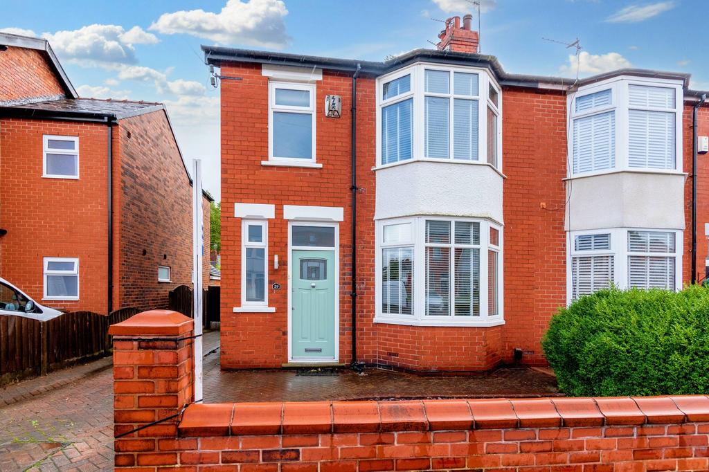 Moorfield Road Dentons Green Wa10 3 Bed Semi Detached House For Sale