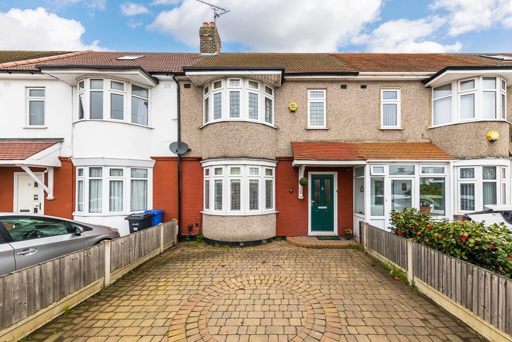 Forest Road, Ilford IG6 3 bed terraced house - £2,450 pcm (£565 pw)